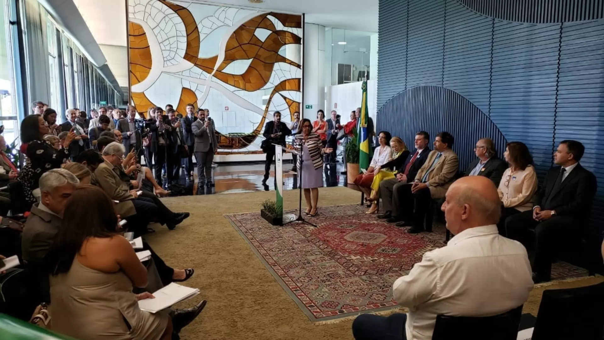 O supervulcão Donald Trump - ABED | ASSOCIAÇÃO BRASILEIRA DE ...